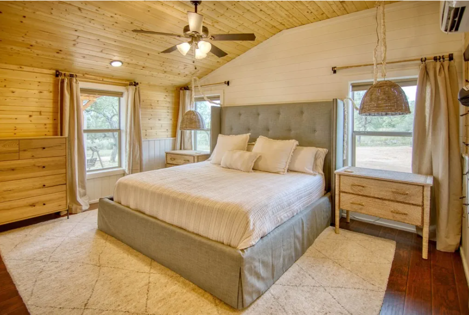 Texas Cabins (Video)